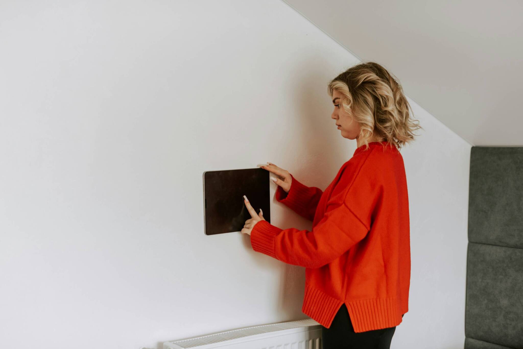 How To Successfully Pull Off Dark Colored Walls in Your Home